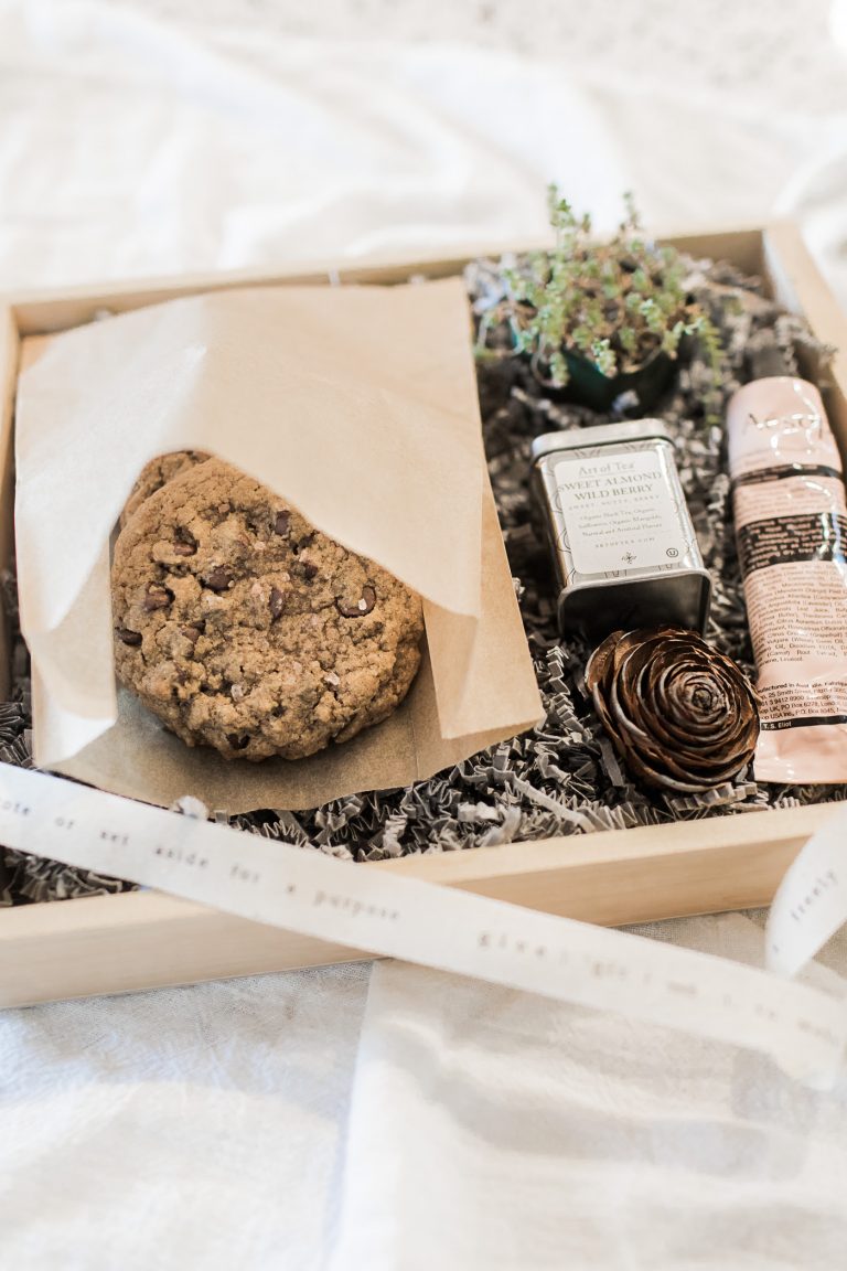 A Perfect Neighbor Gift - Hej Doll | Simple modern living by Jessica Doll.